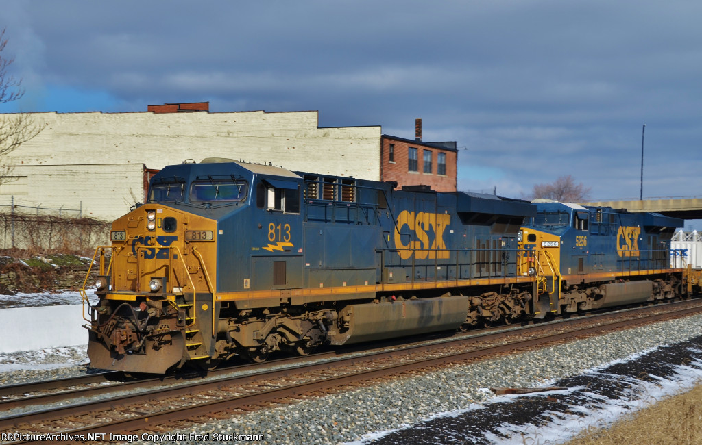 CSX 813 & 5256